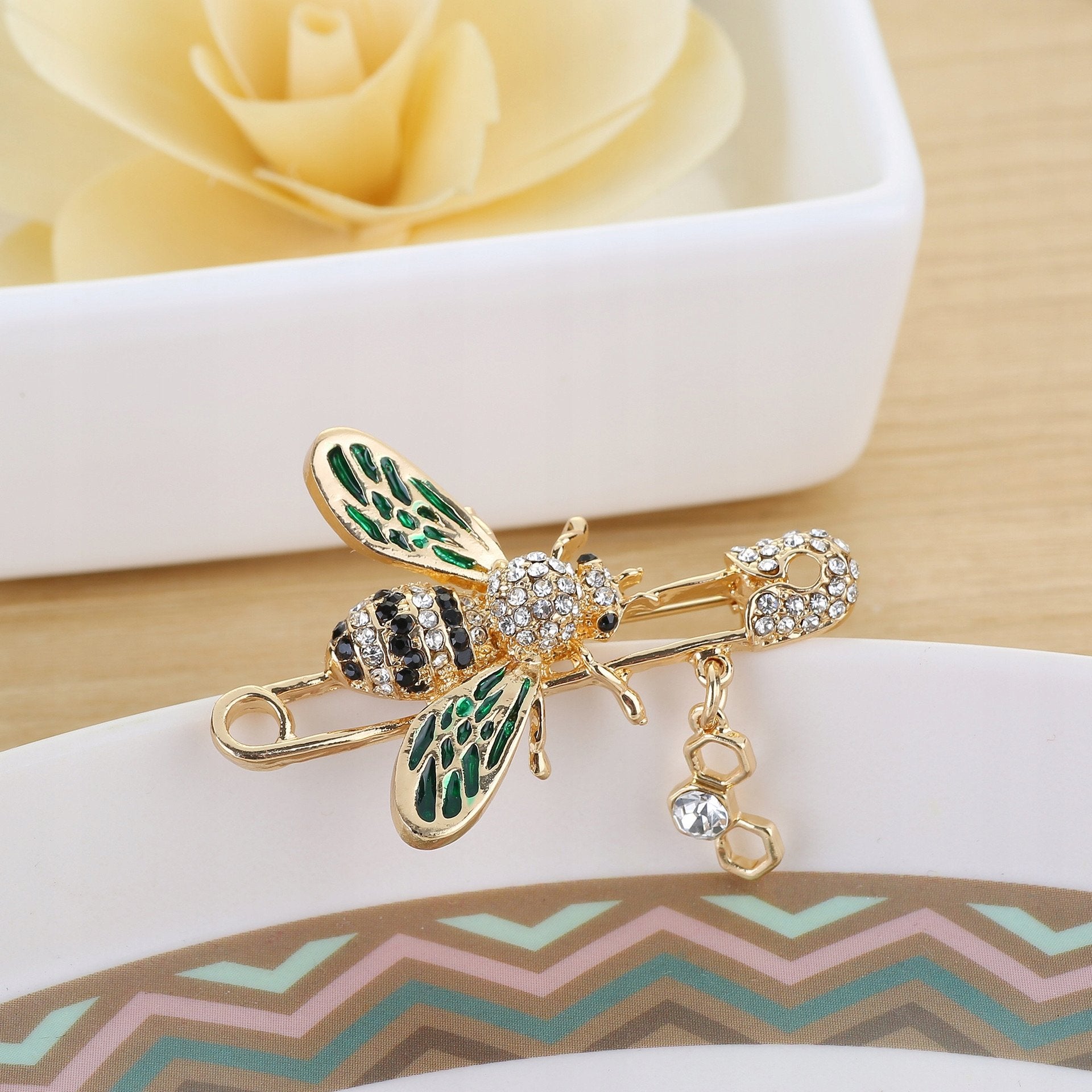 Brosa eleganta, Pinets, Metal, Auriu - eMAG.ro