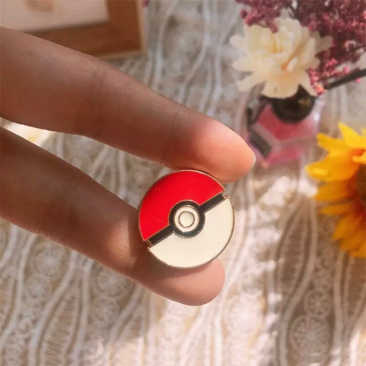 Brosa tip pin, PINETS, Model Pokeball Pokemon, Rosu/Alb - eMAG.ro