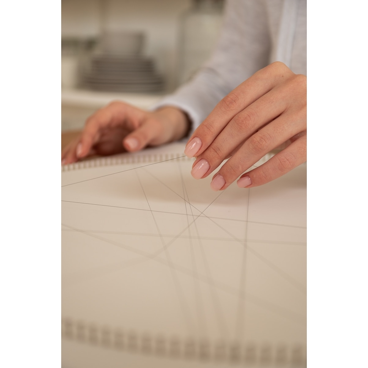 Kit complet de String Art Criando de realizat portrate cu fire de ata RingString dupa fotografia ...