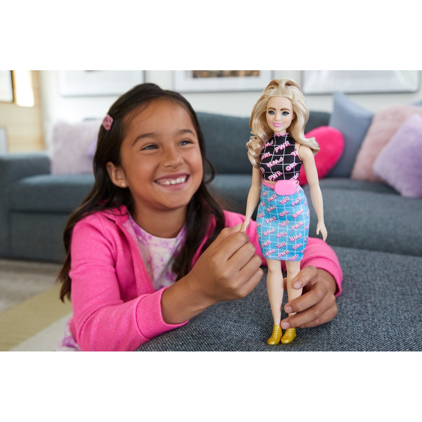 Papusa Barbie Fashionistas - Blonda, cu imprimeu PWR GRL - eMAG.ro