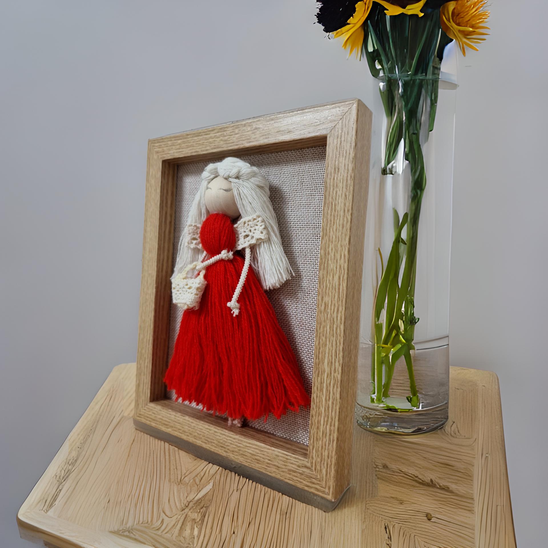 Декорация тип кукла макраме, ръчна изработка, в рамка, идеална за ...