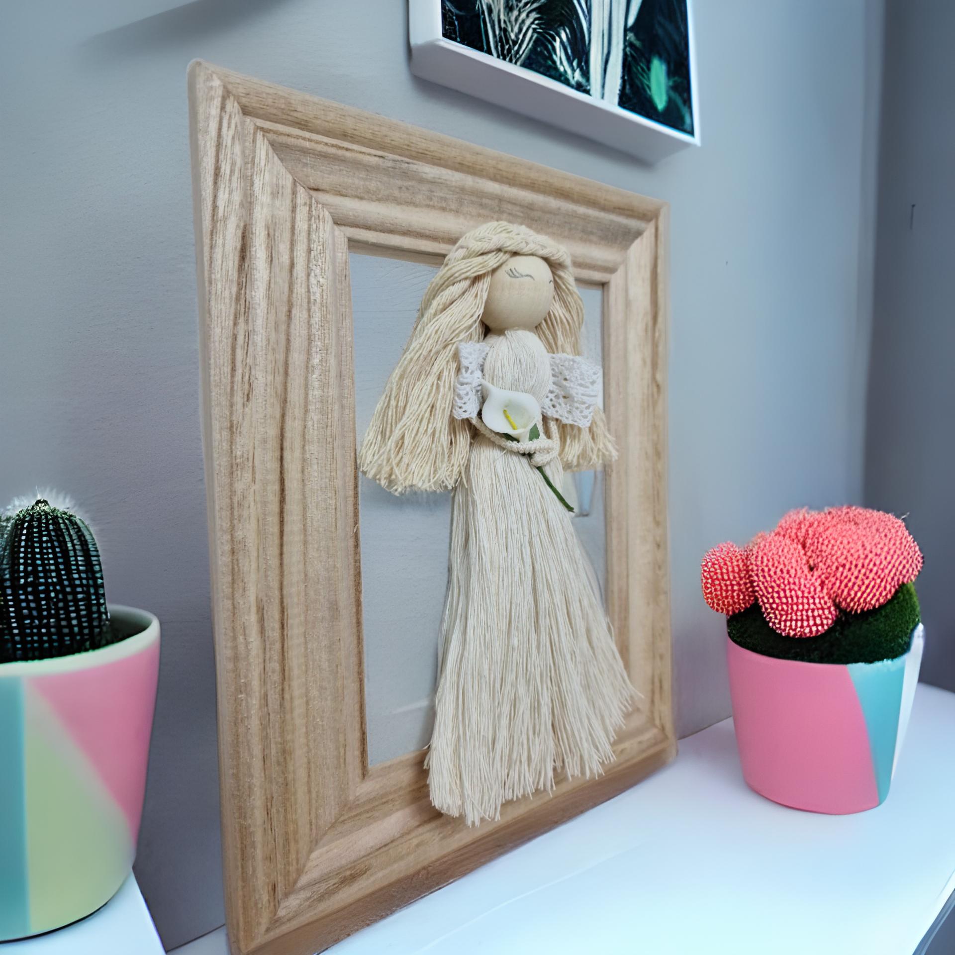 Decoratiune de tip papusa din macrame, confectionata manual, pusa in ...