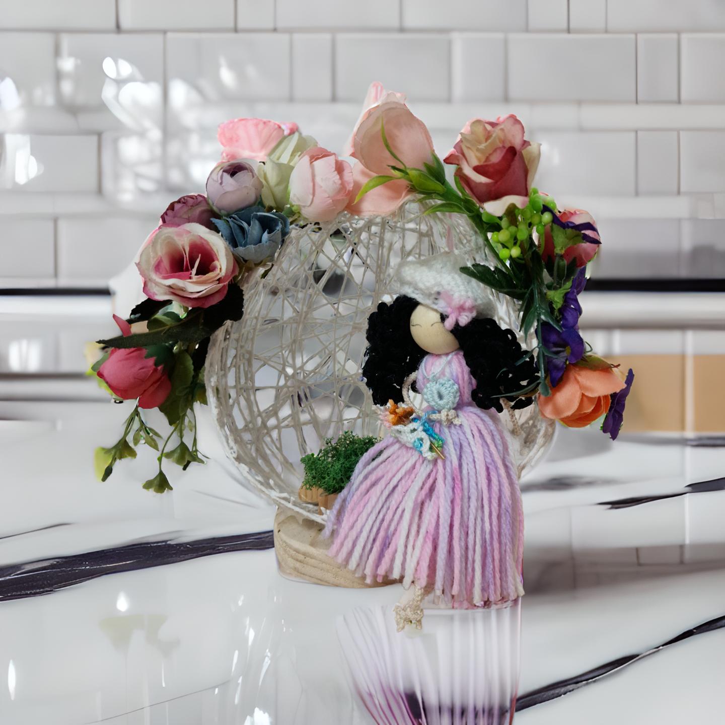 Makramé baba típusú dekoráció, kézzel készített, bekeretezett ...