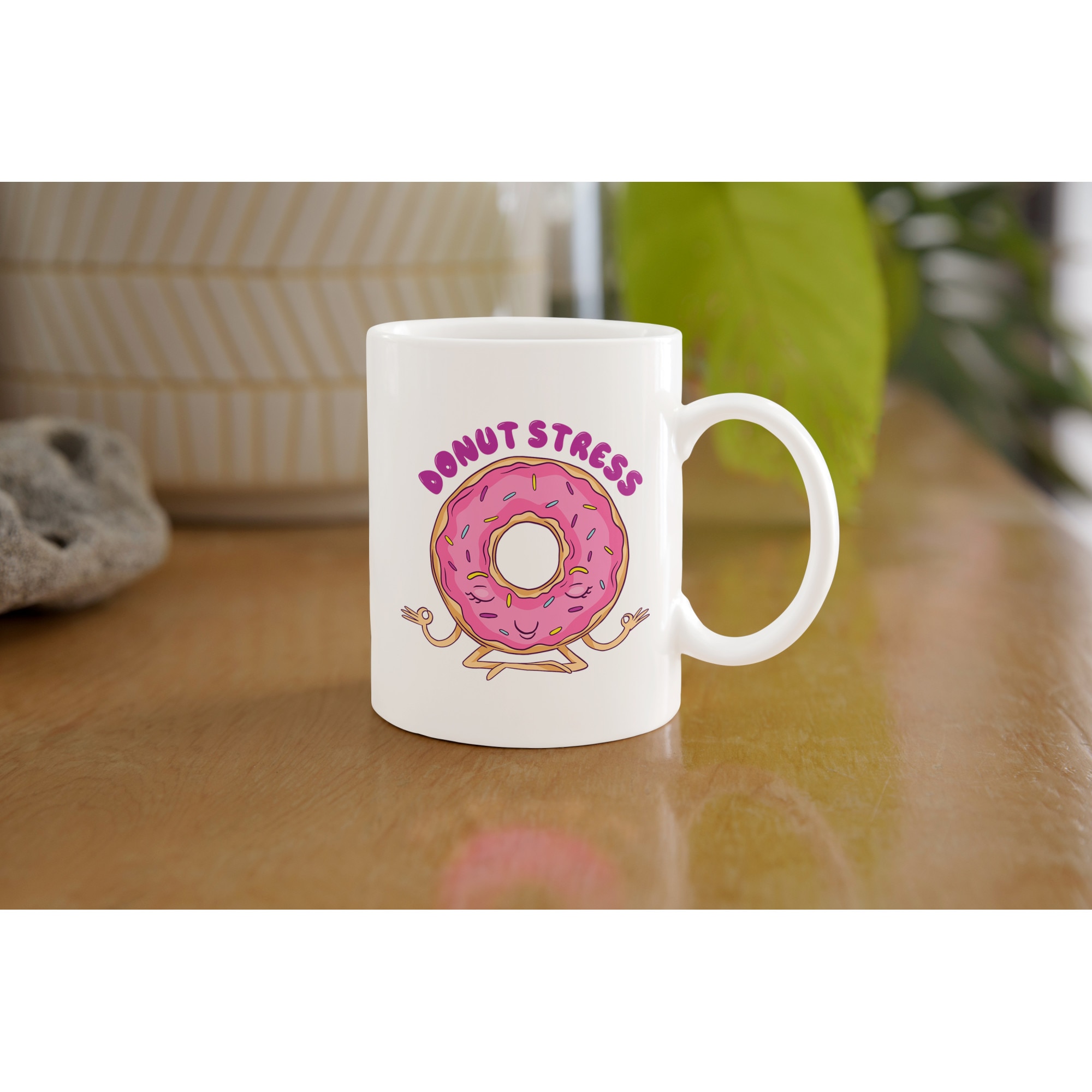 Cana Cu Gogoasa Glazurata Roz Stand In Pozitie De Yoga, Text Haios In ...