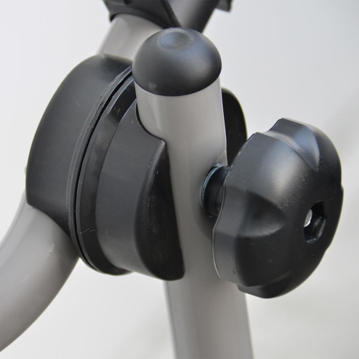 Suport pentru 3 biciclete cu prindere pe haion Peruzzo Venezia 388 Otel ...