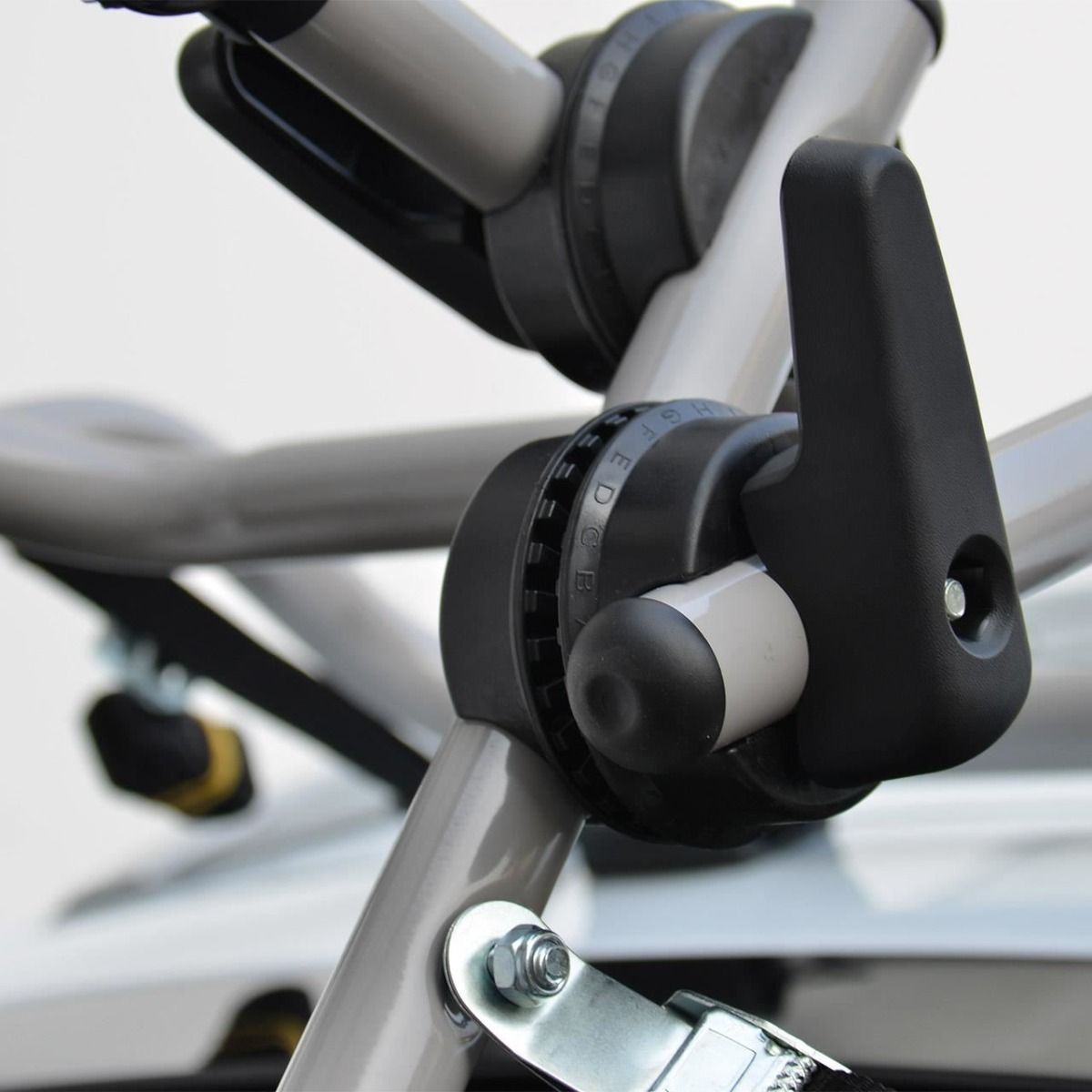 Suport pentru 3 biciclete cu prindere pe haion Peruzzo Venezia 388 Otel ...