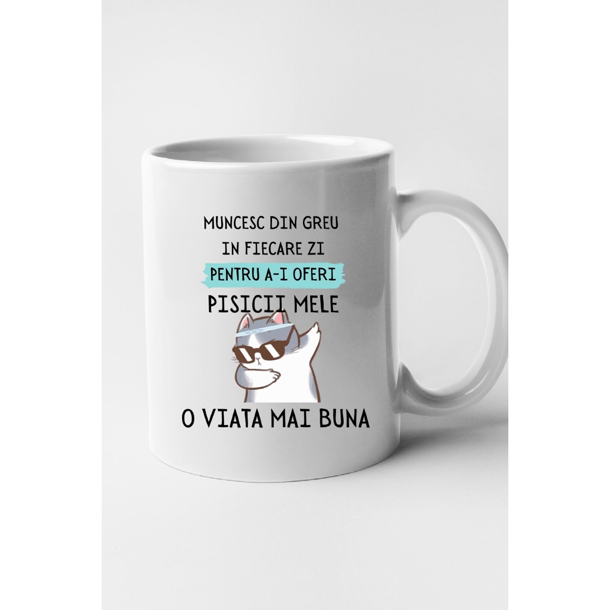 Cana personalizata cu imprimeu Muncesc din greu pentru a-I oferii ...