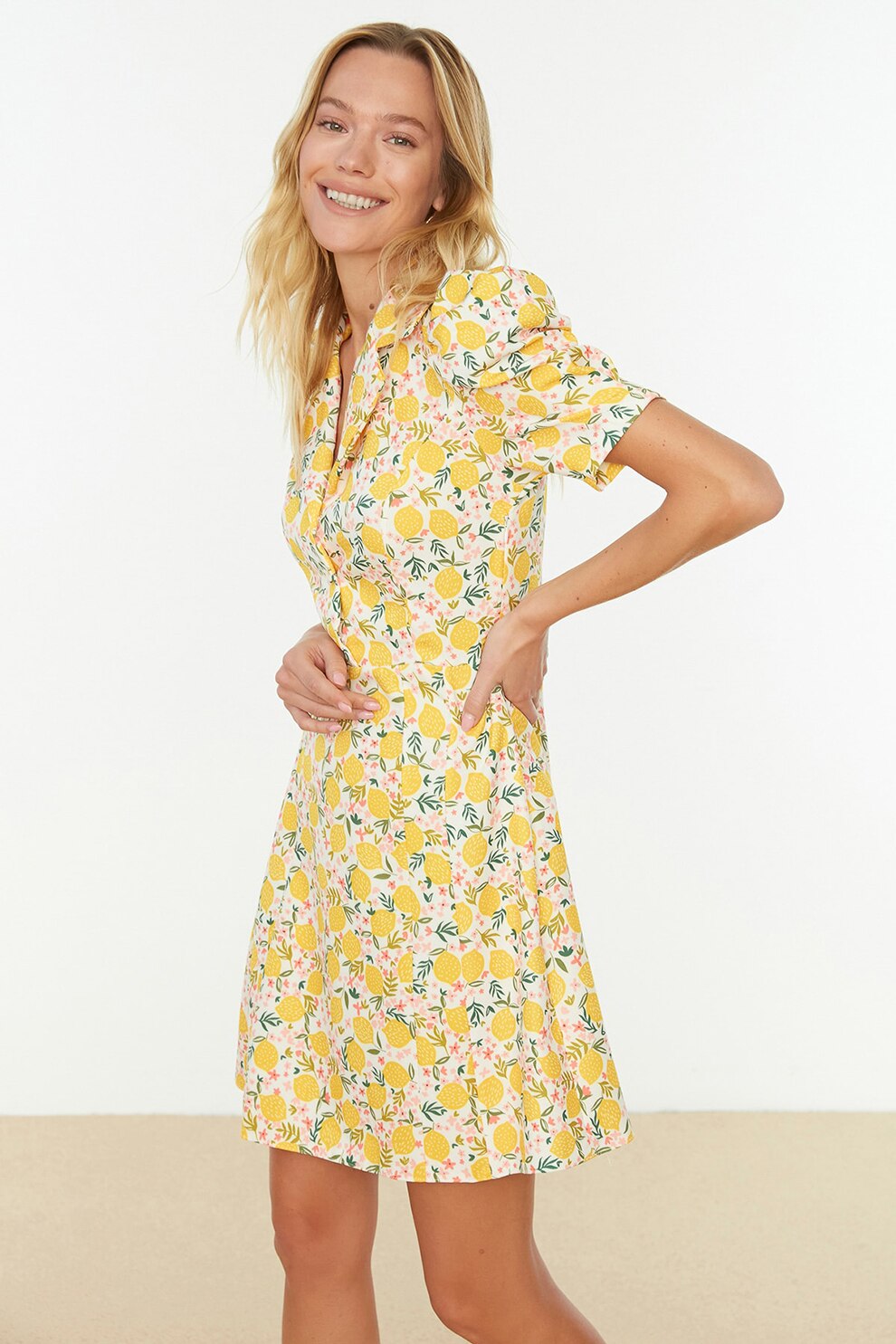 Trendyol, Rochie evazata cu model cu lamai, Verde, Galben, Roz, 34 ...