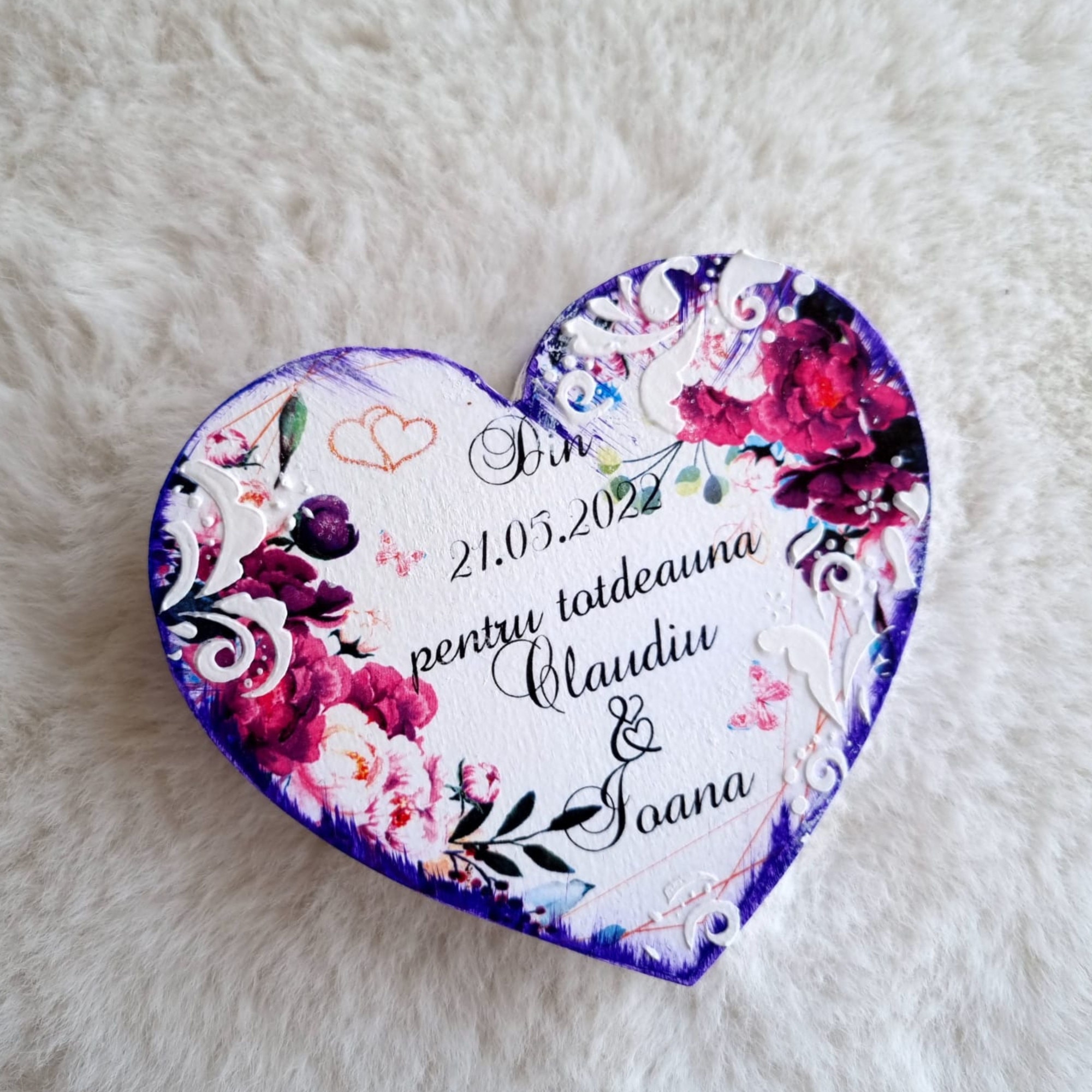 Cutie pentru verighete, forma inima din lemn, personalizata, alb cu ...