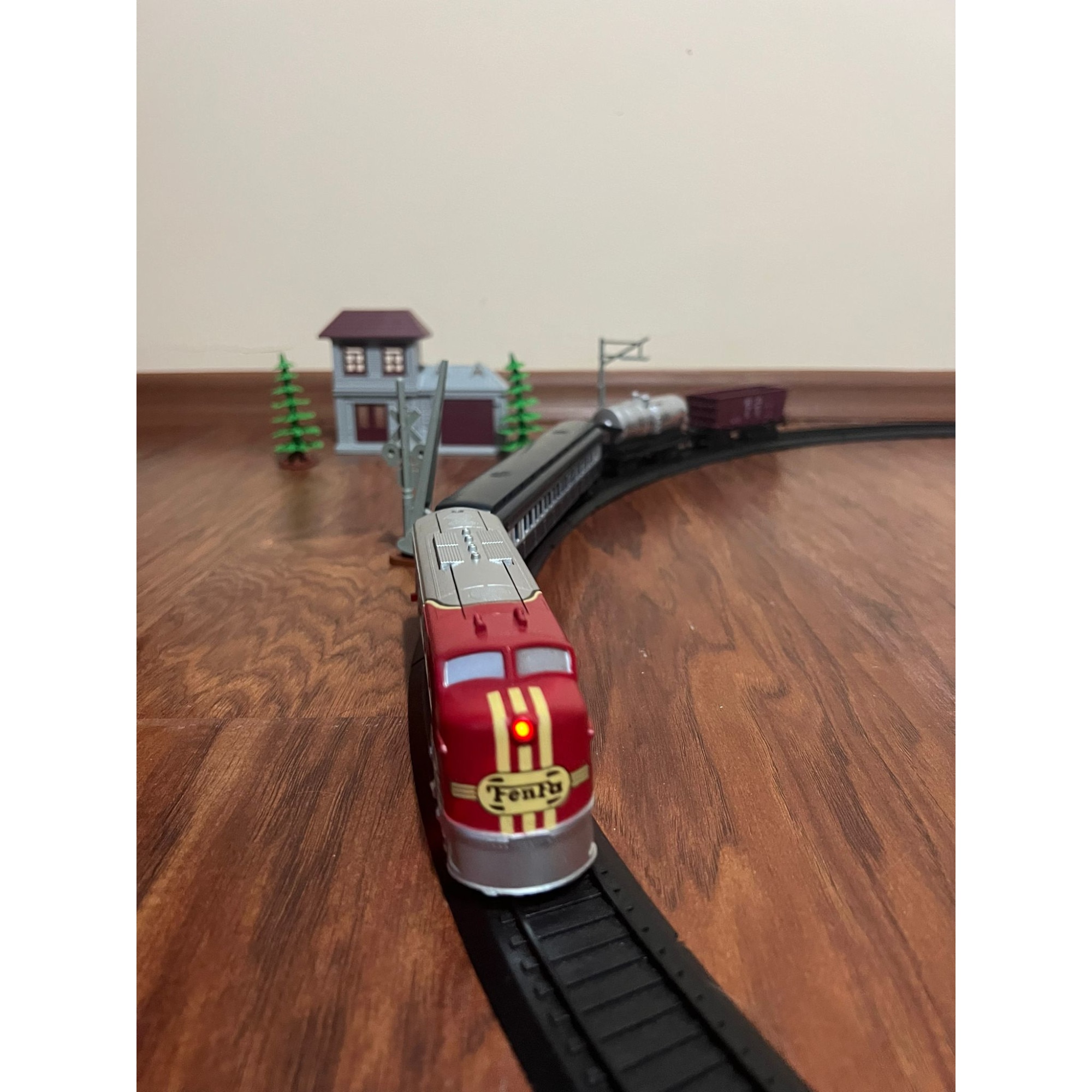 Trenulet electric cu Sine, 5 Vagoane, Bariere, Semne de circulatie ...