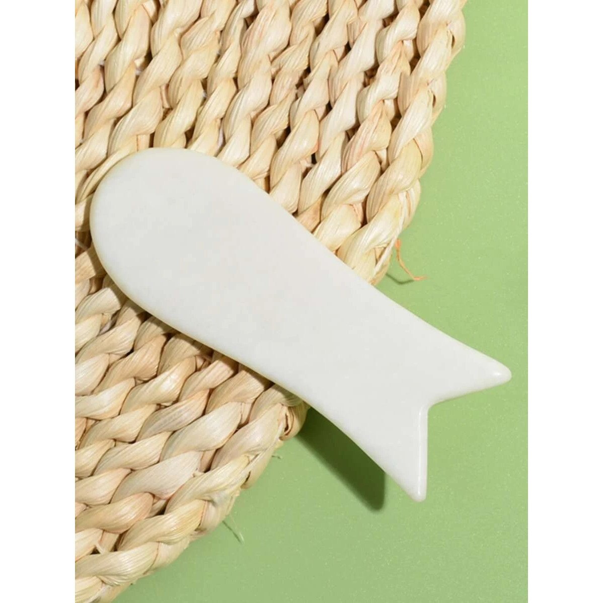 Piatra Gua Sha din Jad Alb pentru masaj Forma De Peste 11,5 cm, Sela ...