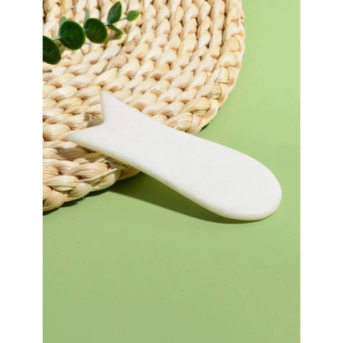 Piatra Gua Sha din Jad Alb pentru masaj Forma De Peste 11,5 cm, Sela ...