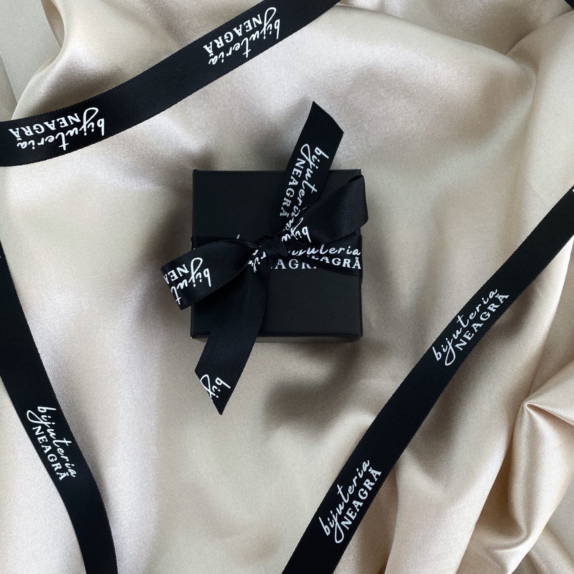 Cercei cu Cristale Swarovski Negre si Argint 925, inchizatoare fluturas ...