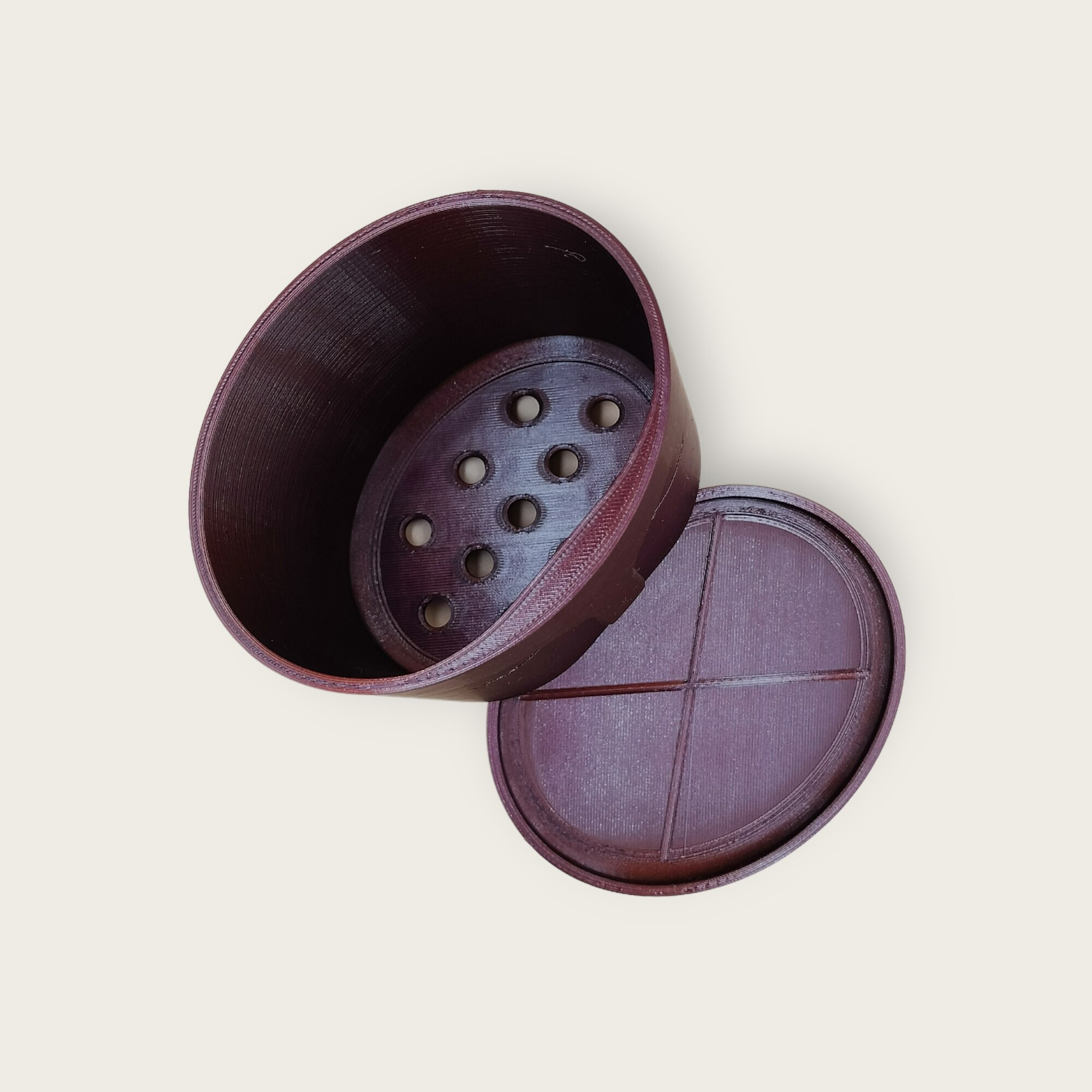 Ghiveci printat 3D din material biodegradabil, cu orificii pentru ...