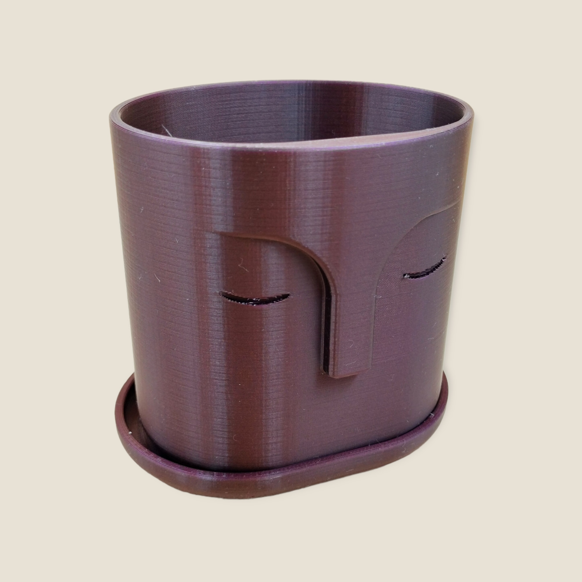 Ghiveci printat 3D din material biodegradabil, cu orificii pentru ...