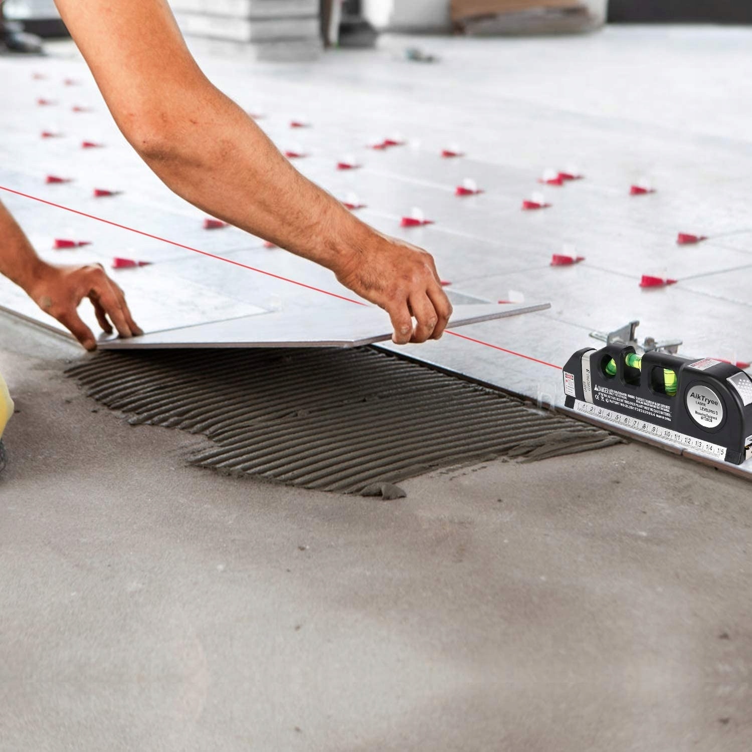 Nivela multifunctionala cu laser si rigla rulata incorporata - eMAG.ro