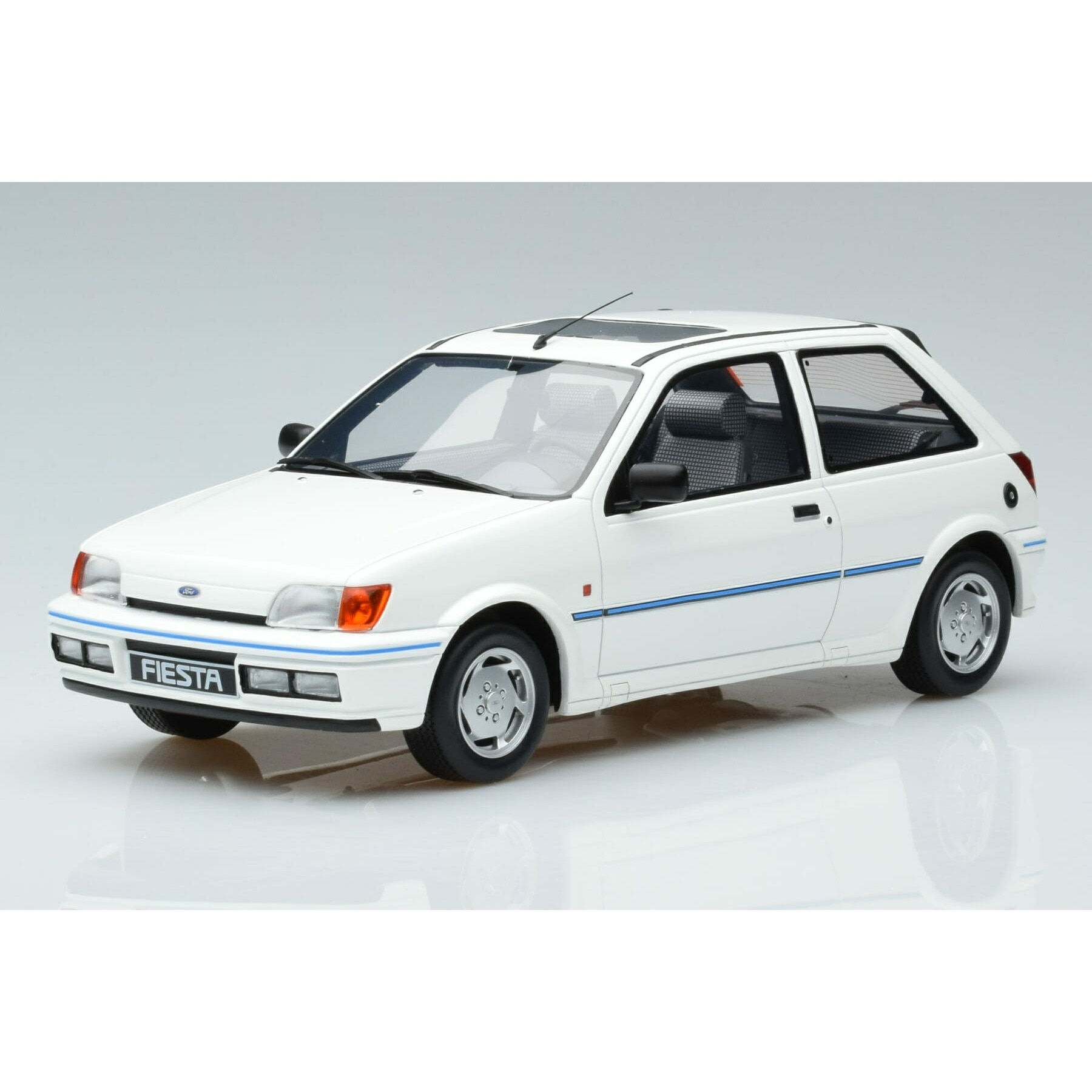 Macheta Ford Fiesta Mk3 XR2i, Ottomobile, rasina, scara 1/18 - eMAG.ro