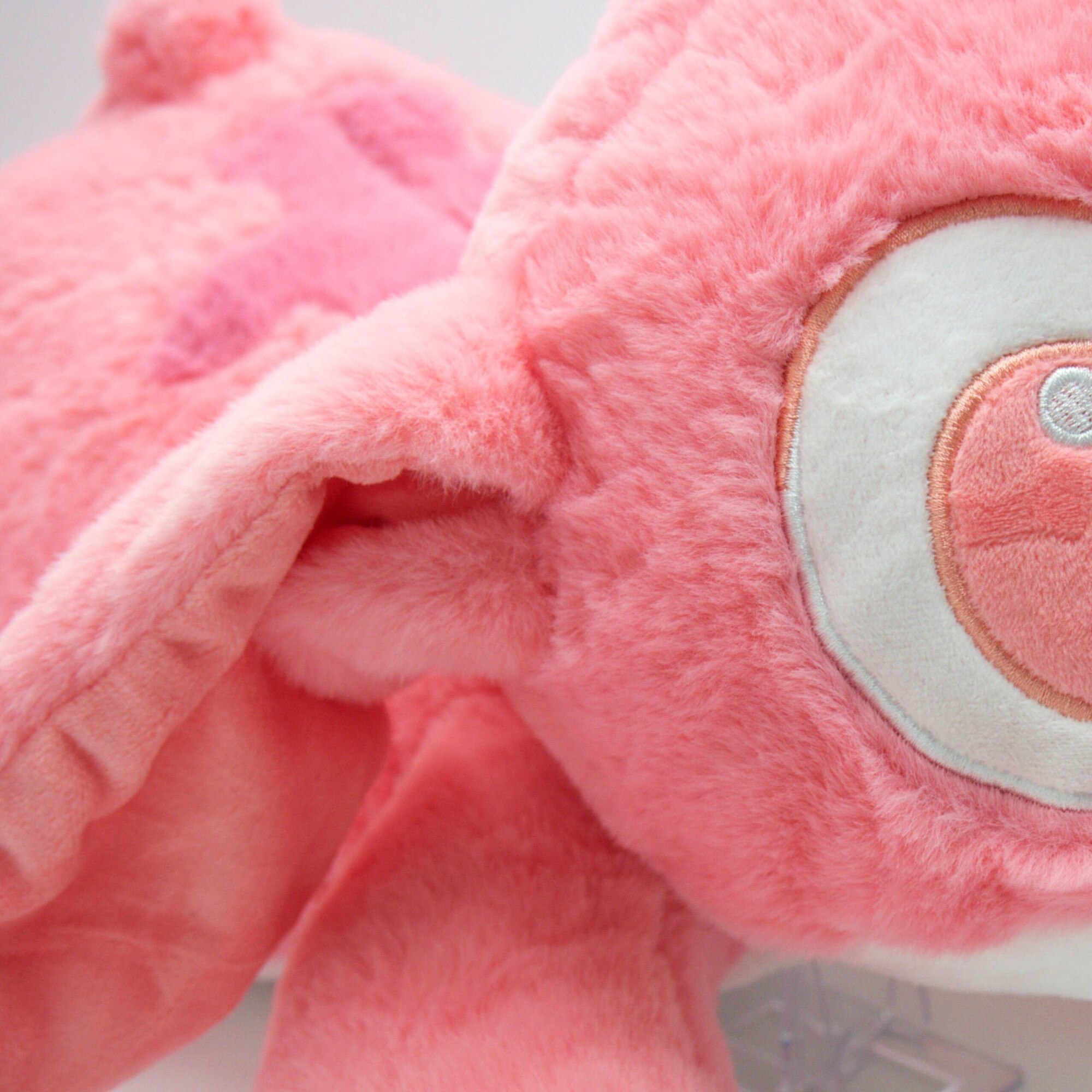 Mascota de plus Stitch culcat, Poliester, 28 x 57 cm, Roz - eMAG.ro