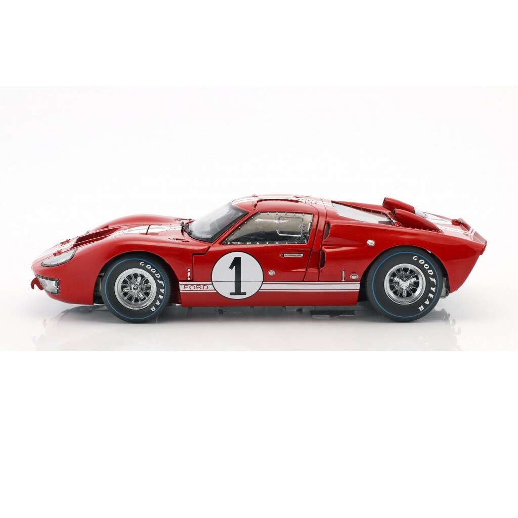 Macheta Ford GT-40 MK II 1966 Nr.1 rosu/alb - 1/18 Shelby Collectibles ...