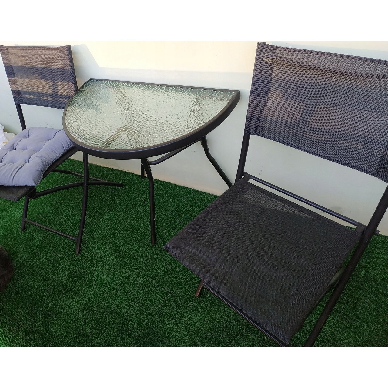 Set mobilier gradina sau balcon, masa semirotund sticla cu 2 scaune ...