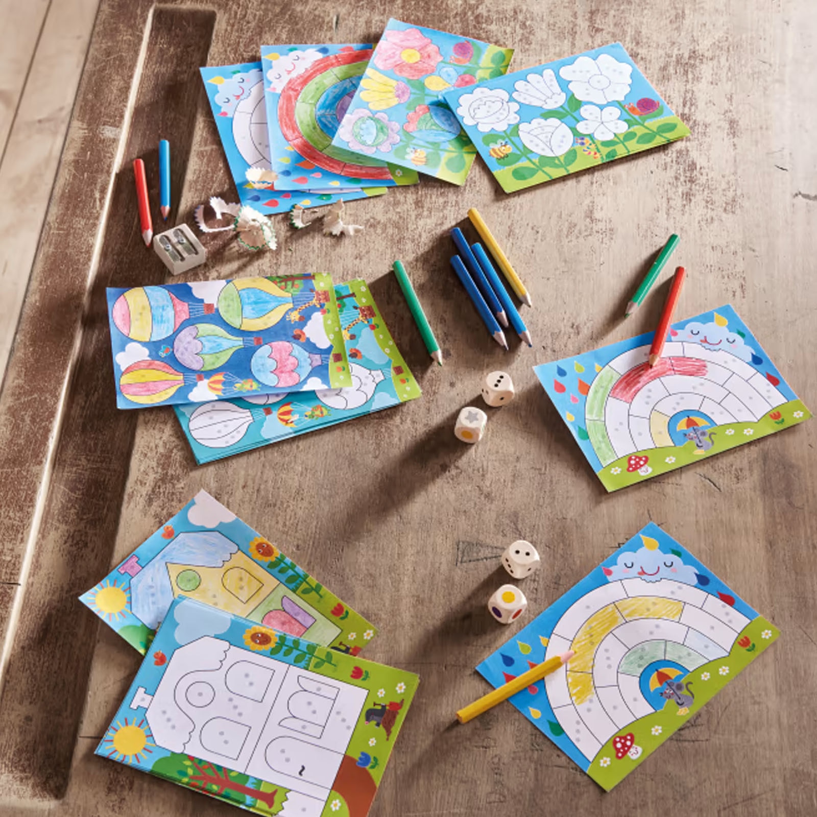 Joc de colorat pentru copii, cu zaruri, 4 planse si 10 creioane ...