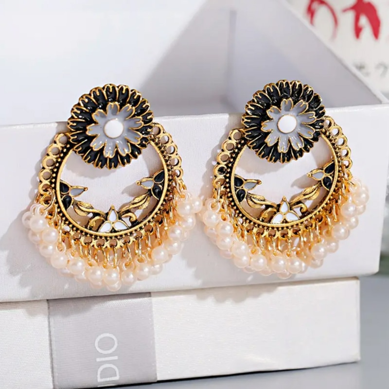 Cercei dama, model retro indian, cu accesorii perlute, rotunzi, gri ...