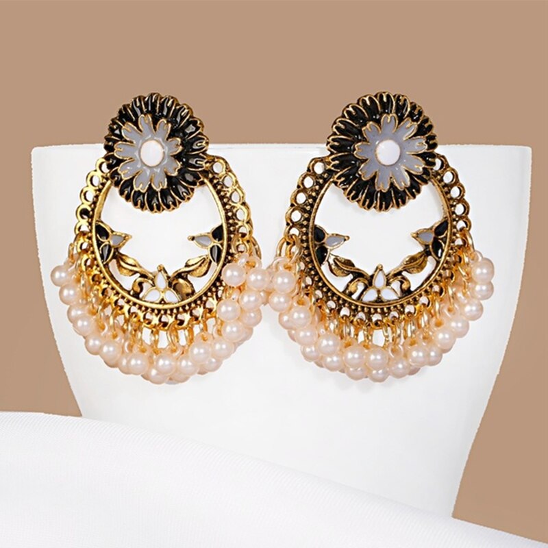 Cercei dama, model retro indian, cu accesorii perlute, rotunzi, gri ...
