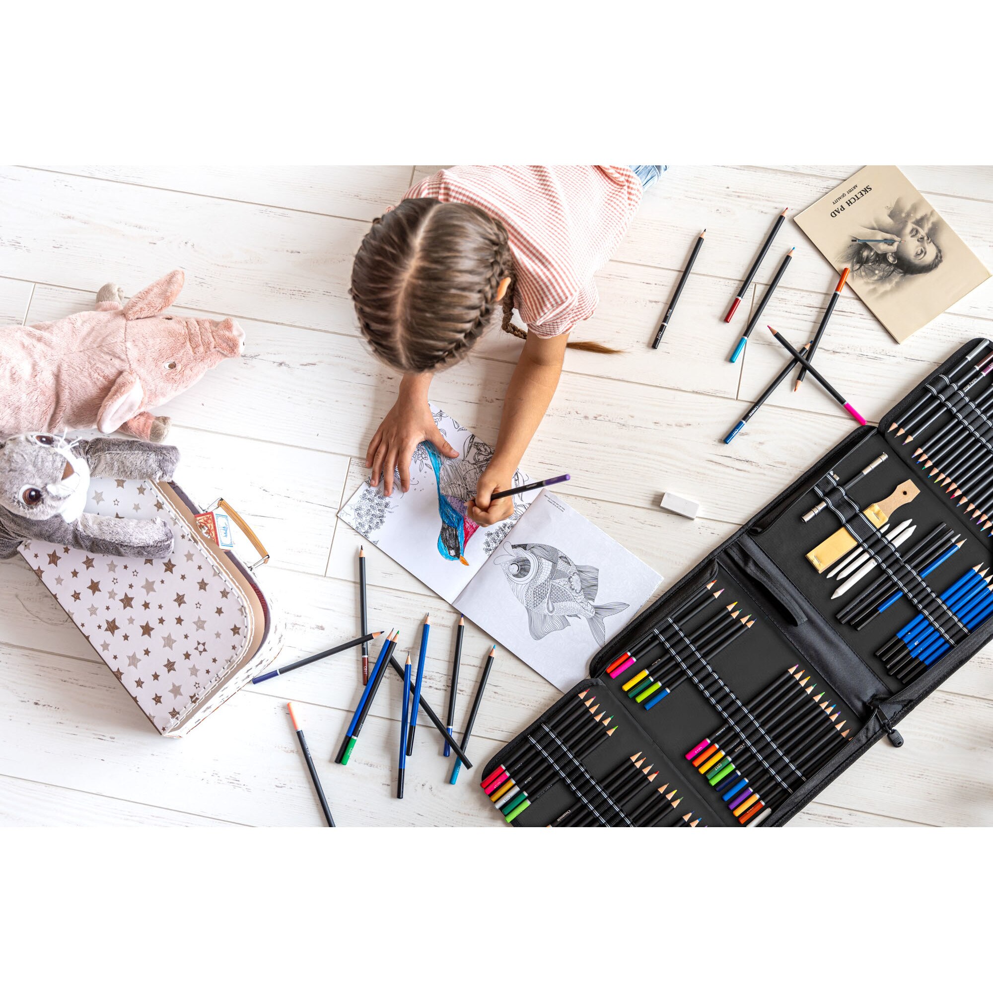 Set profesional de creioane colorate cu accesorii pentru desen si ...