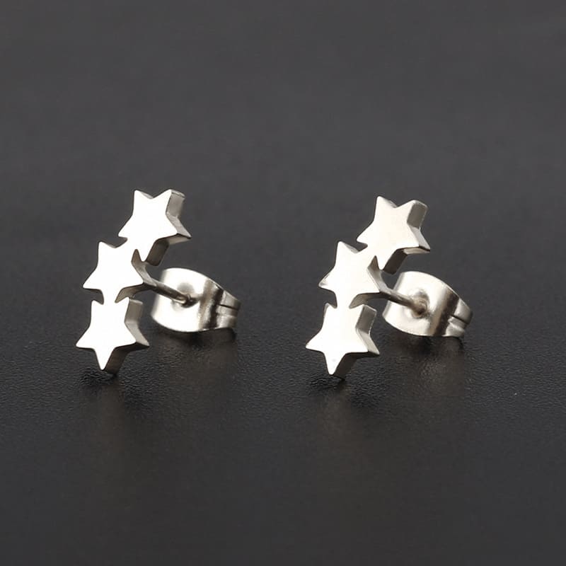 Cercei mici stud pe lob in forma de stelute, argintii din otel ...