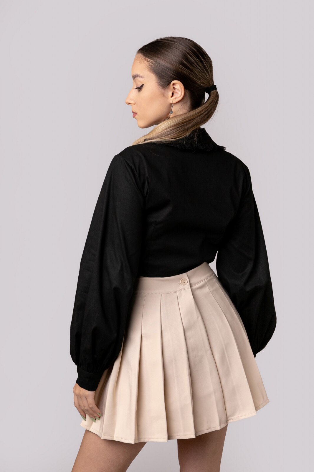 Черна риза със стилизирана яка и бухнали ръкави, Памук, Един размер ...