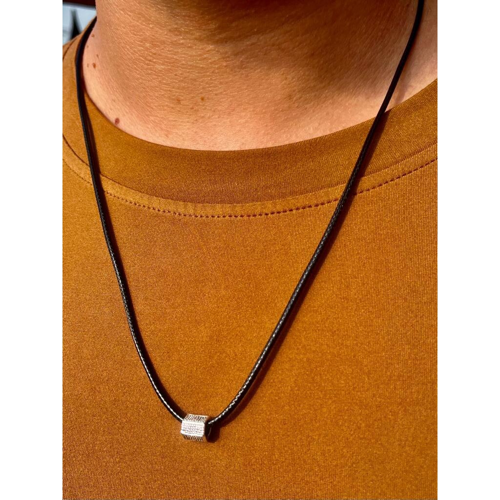 Colier minimalist barbat, smart casual, snur cerat, pandantiv argintiu ...