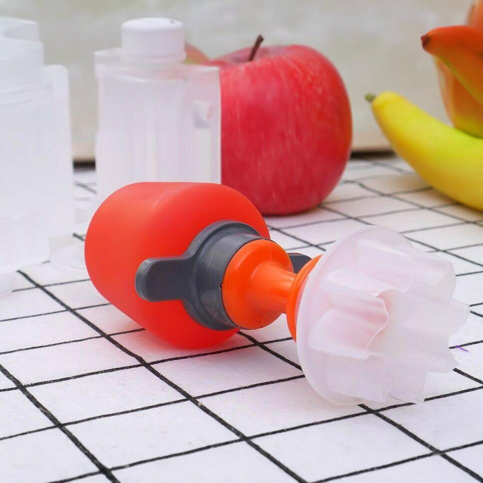 Set de 6 Forme si Aparat cu Pompa pentru Decorat si Curatat Fructe ...