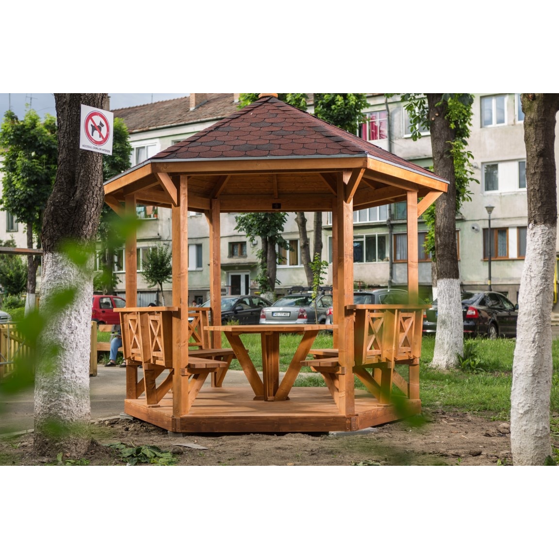 Foisor hexagonal din lemn cu masa si banci 268x304x307 cm - eMAG.ro