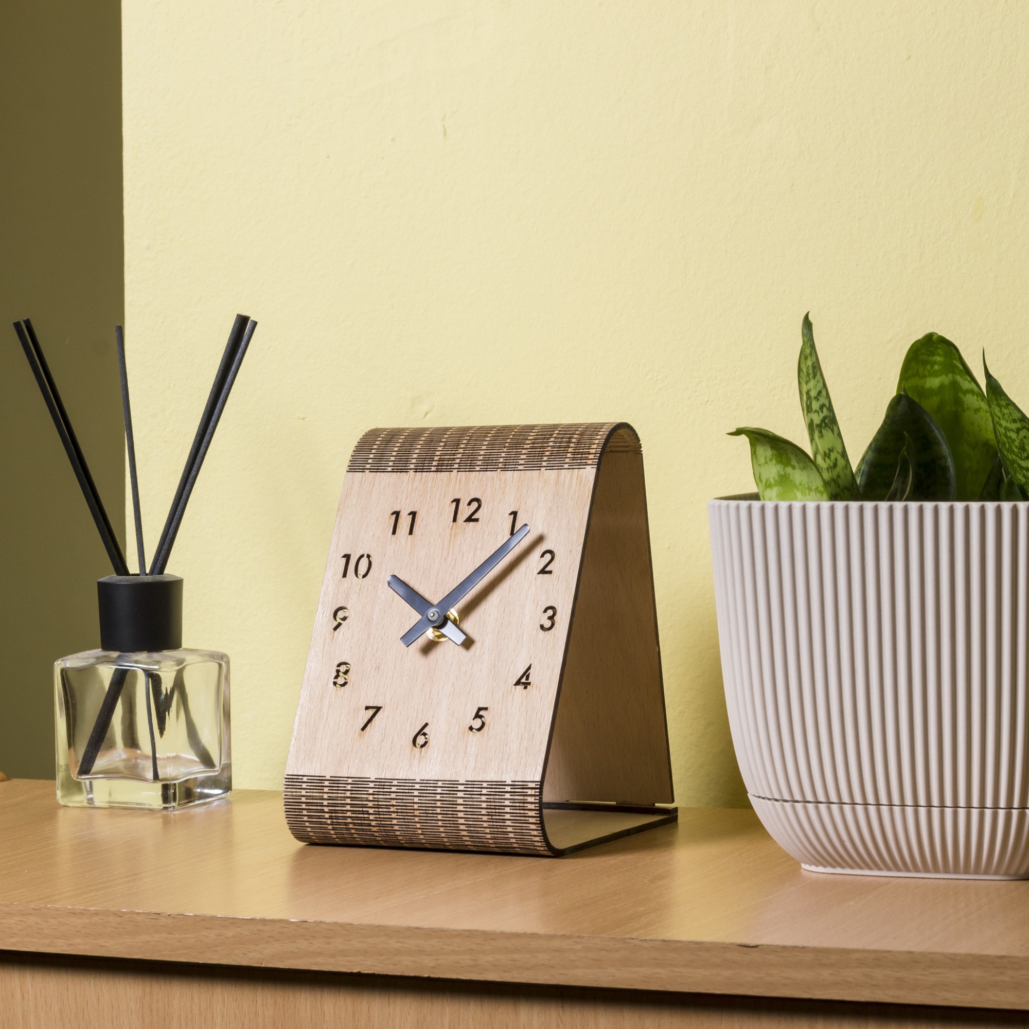 Ceas de masa analog 10.5x11x15 - eMAG.ro