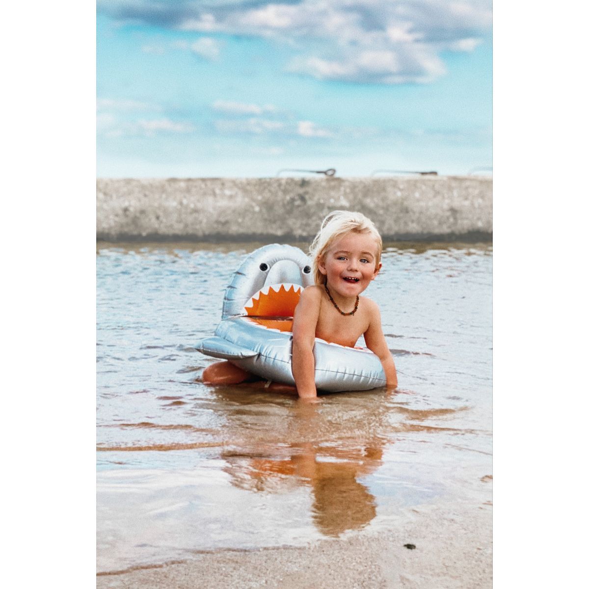 Colac gonflabil pentru copii 60x50x45 cm, Sunnylife, Rechin - eMAG.ro