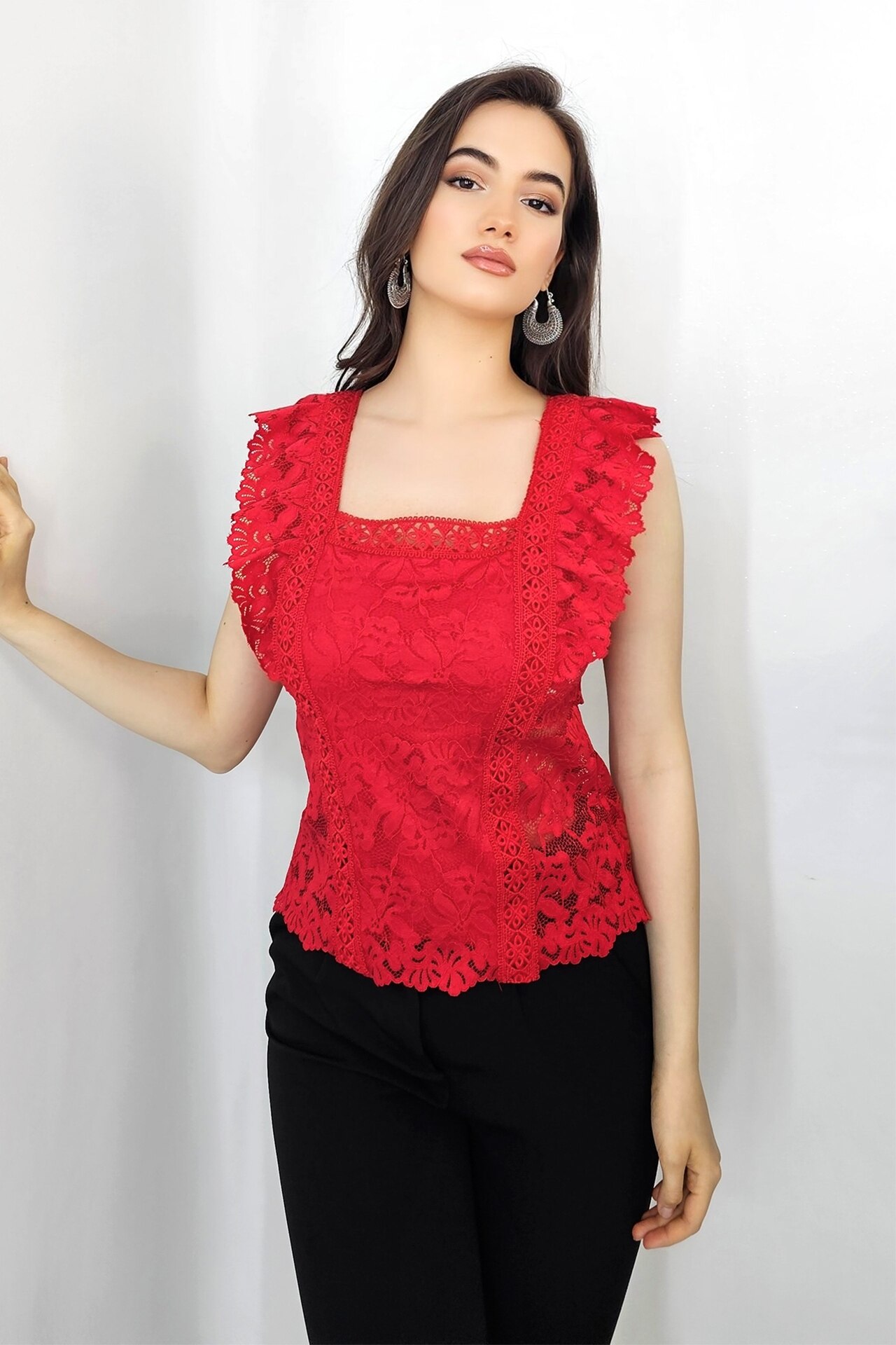 Bluza din dantela Aimee, cu volanase si croiala cambrata, Rosu, Marime ...