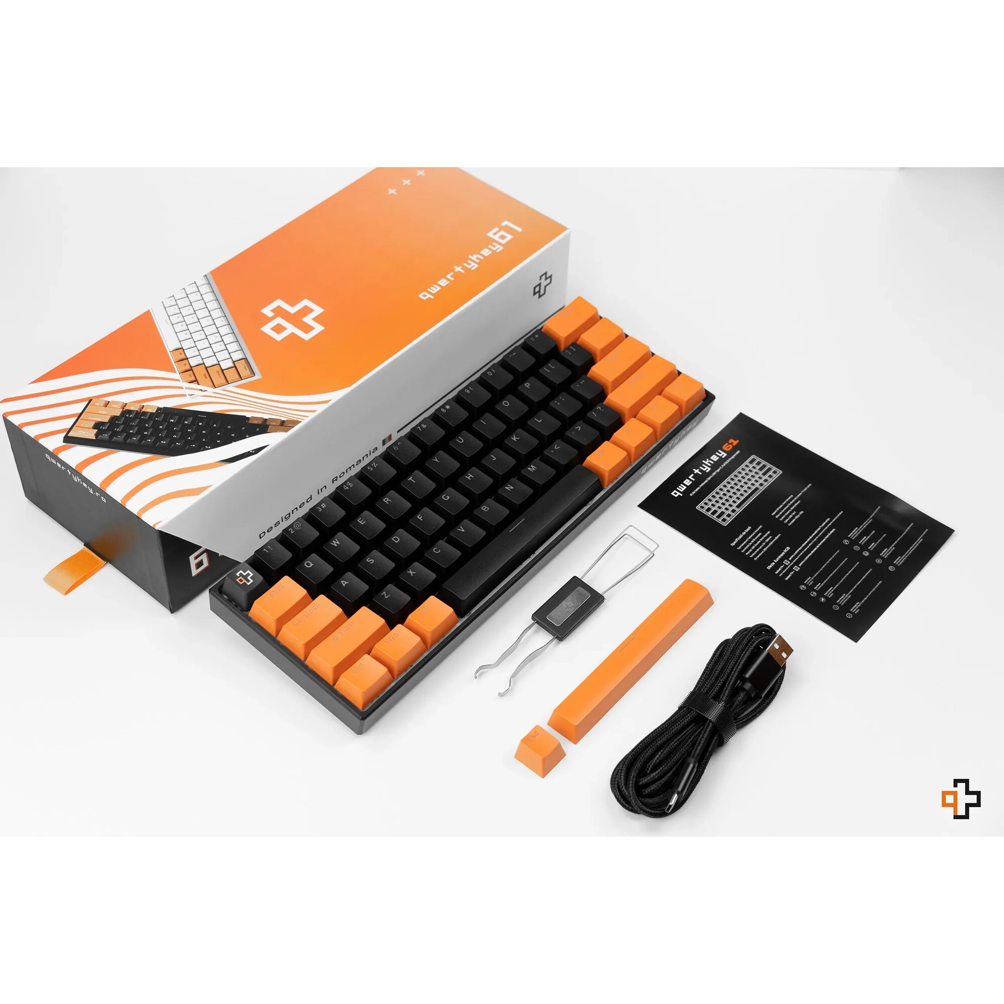 OEM QwertyKey 61 Mechanikus gamer billentyűzet, fekete, Hotswap, RGB ...