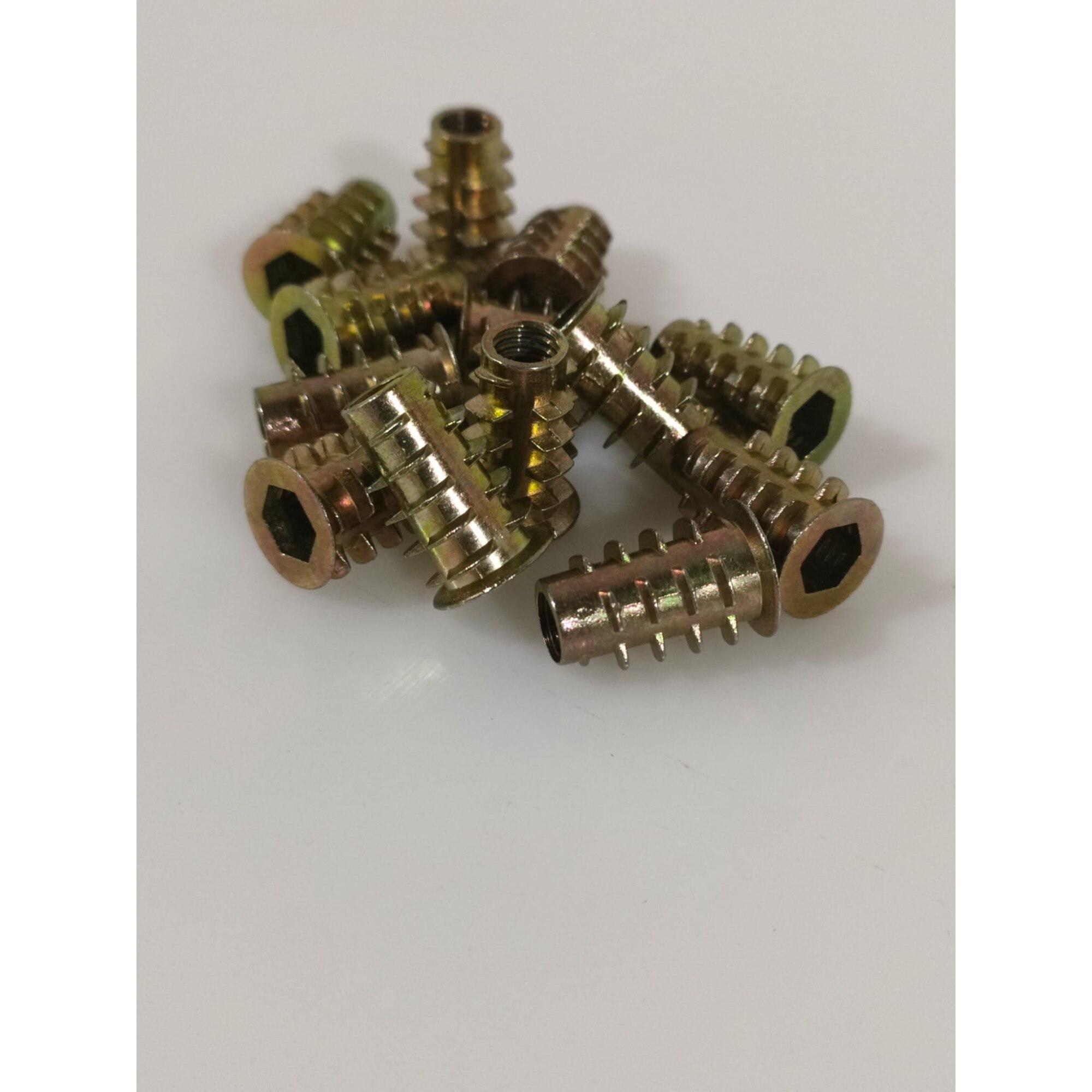 Set 10 bucati Insertii filetate pentru lemn M6, 18 mm - eMAG.ro