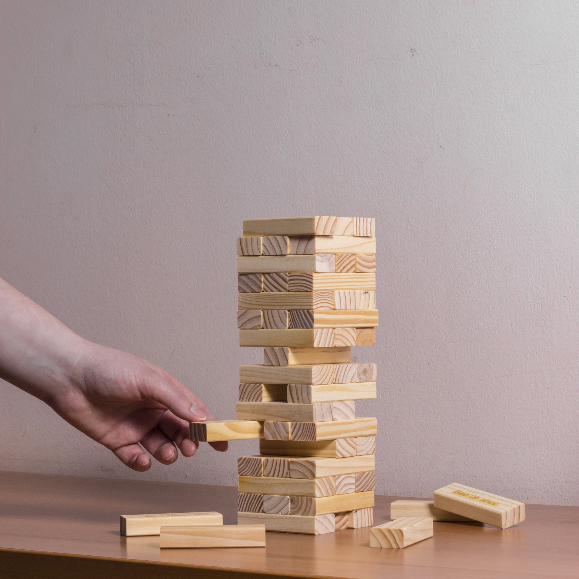 Joc tip Jenga cu intrebari si provocari - eMAG.ro