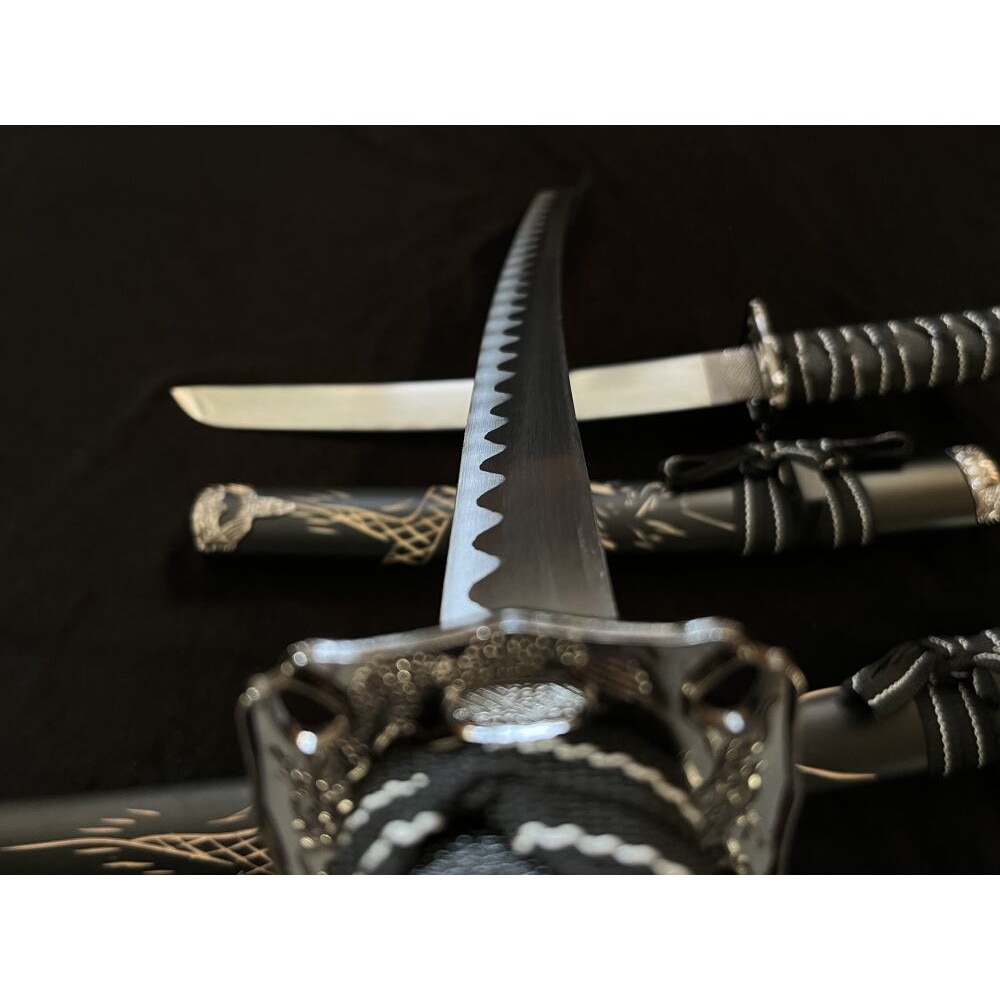 Set de 3 Sabii cu Teaca si Suport, Dragonul Negru, din Otel Carbon ...