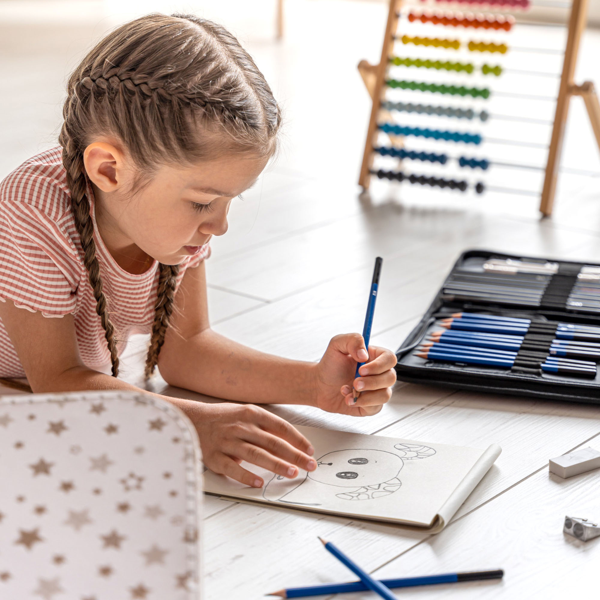 Set de creioane grafit, carbune pentru schite, desen, cu accesorii ...