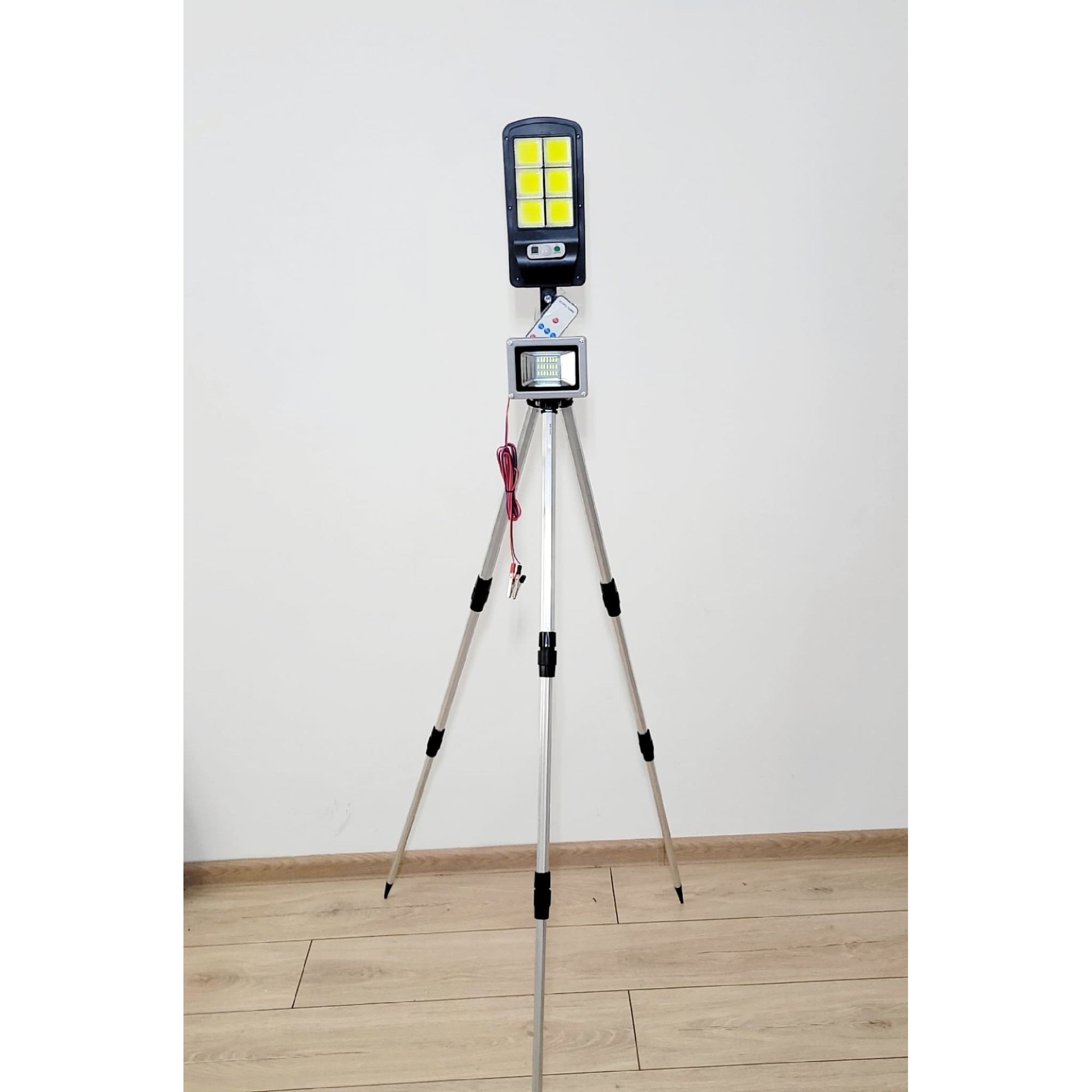 Kit iluminat Pescuit de noapte compus din Trepied h 110cm cu Lampa Solara 30w autonomie 3-4 ore ...