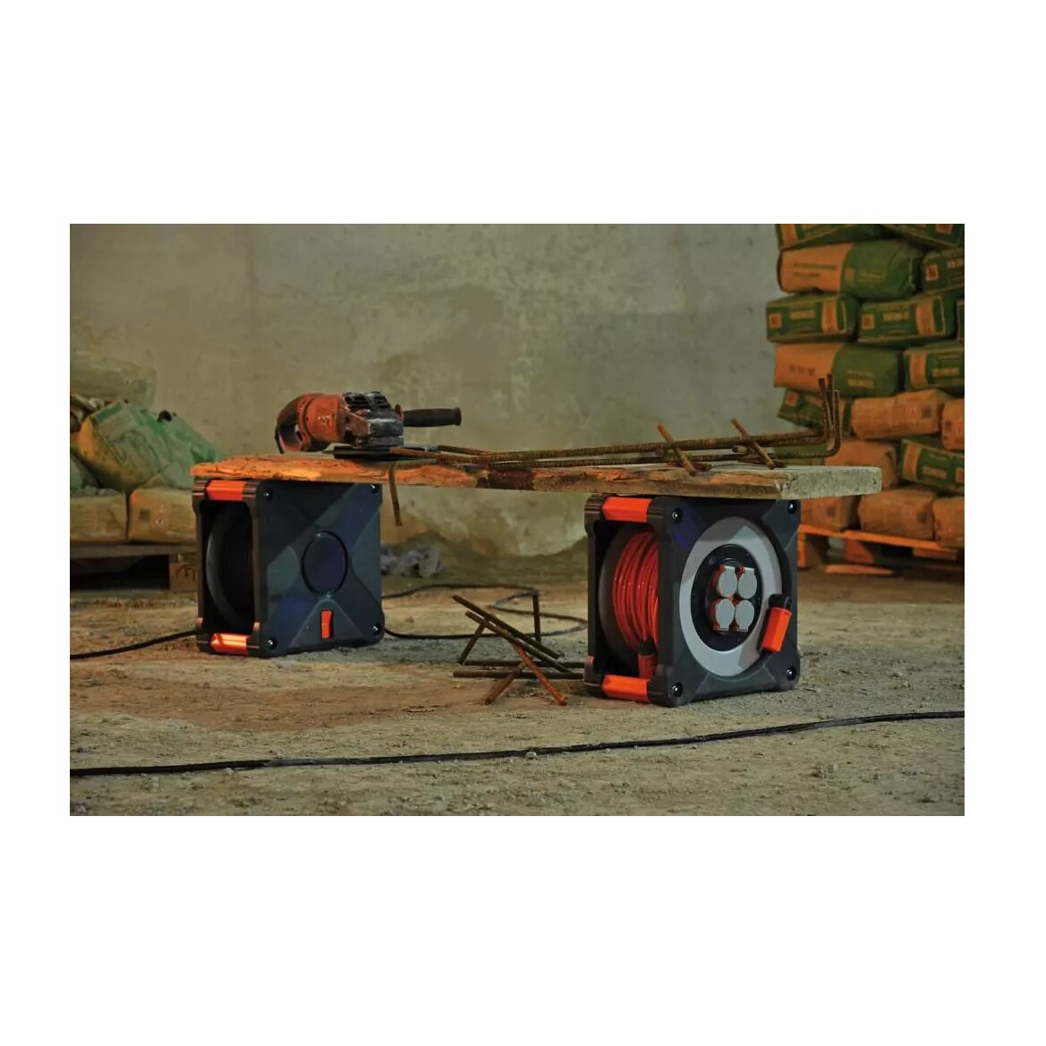 Derulator cablu professionalLINEH07BQ-F3G2,5 33m - eMAG.ro