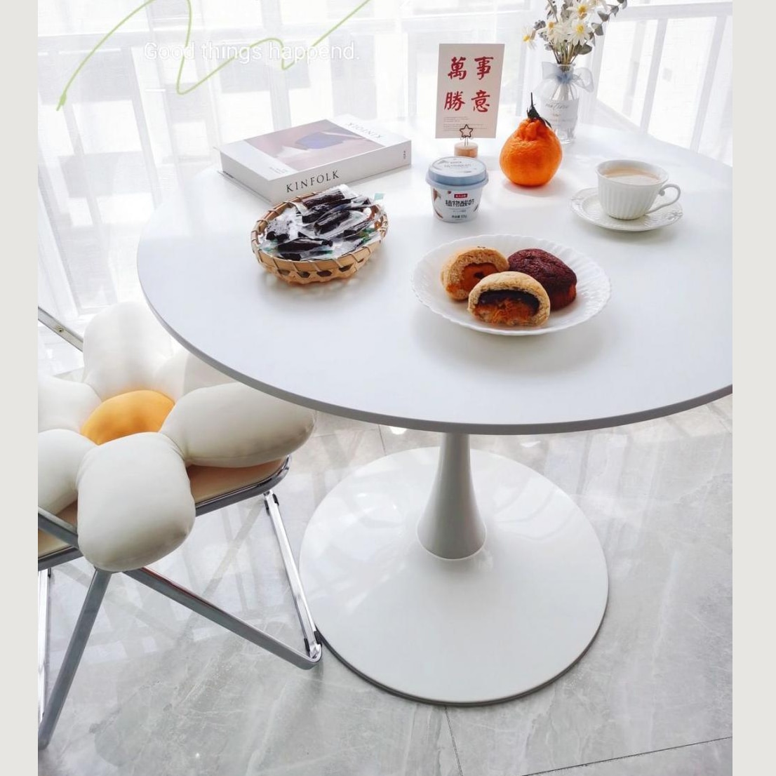 Masa laterala rotunda pentru cafea, minimalista si eleganta, alb lucios ...