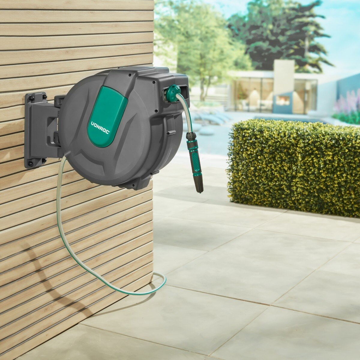 Автоматична макара с градински маркуч VONROC HR504XX, 35 м, Накрайник и ...