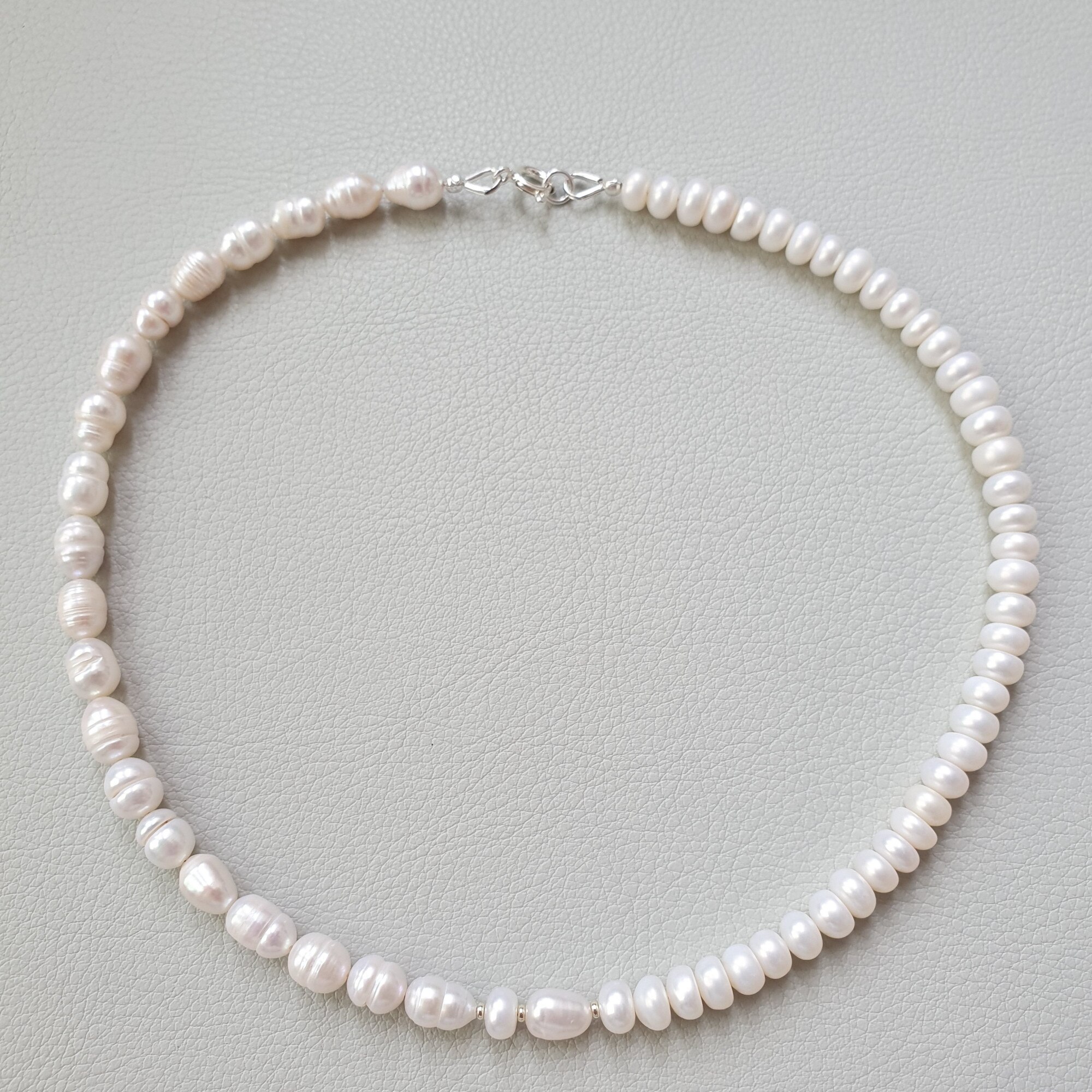 Colier din perle de cultura neregulate si perle discuri cu accesorii ...