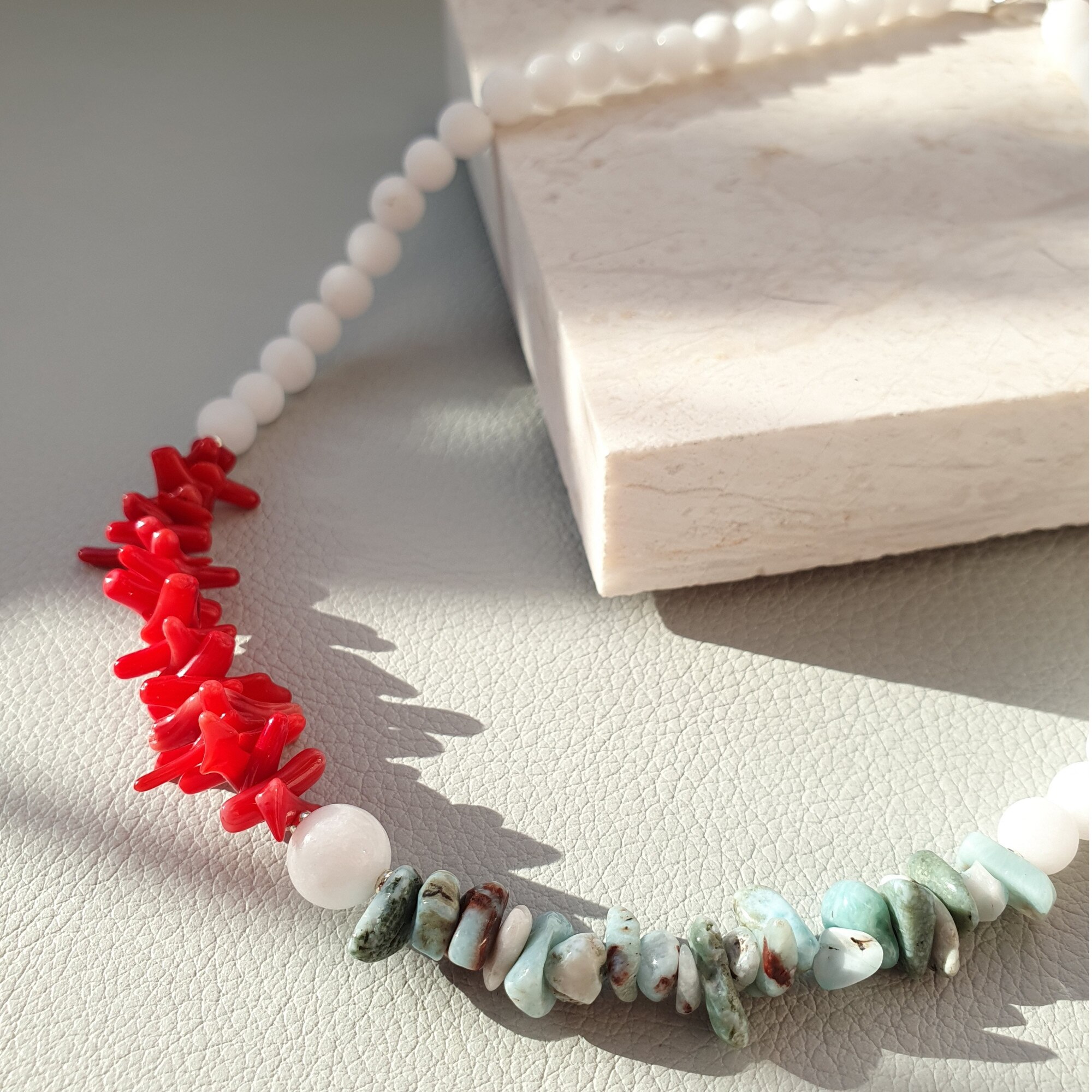 Colier din pietre de jad alb mat piatra de jad alb lucios larimar si ...