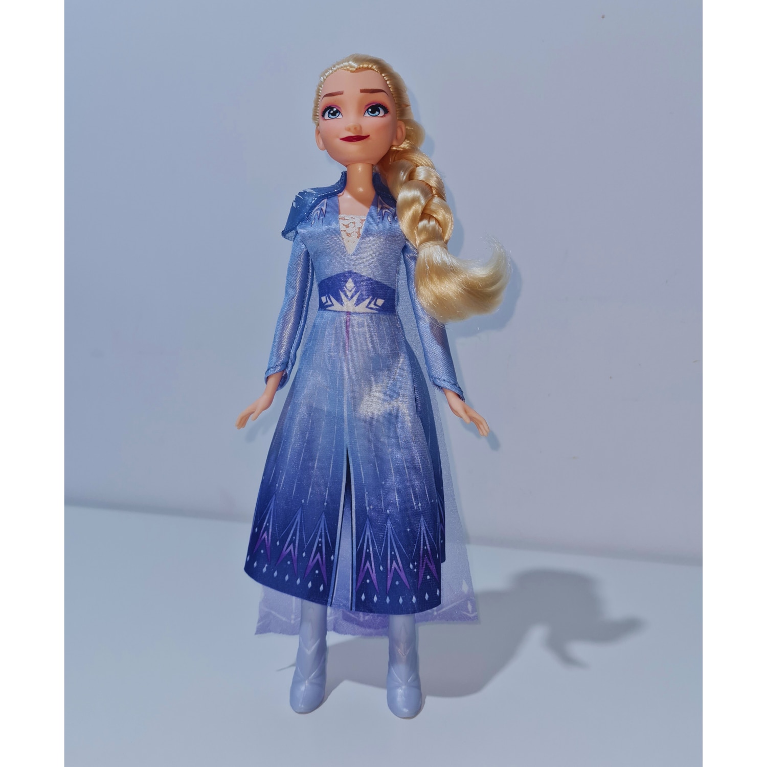 Papusa Disney Frozen II, Elsa, Swirling adventure, 28cm, 3+ani - eMAG.ro