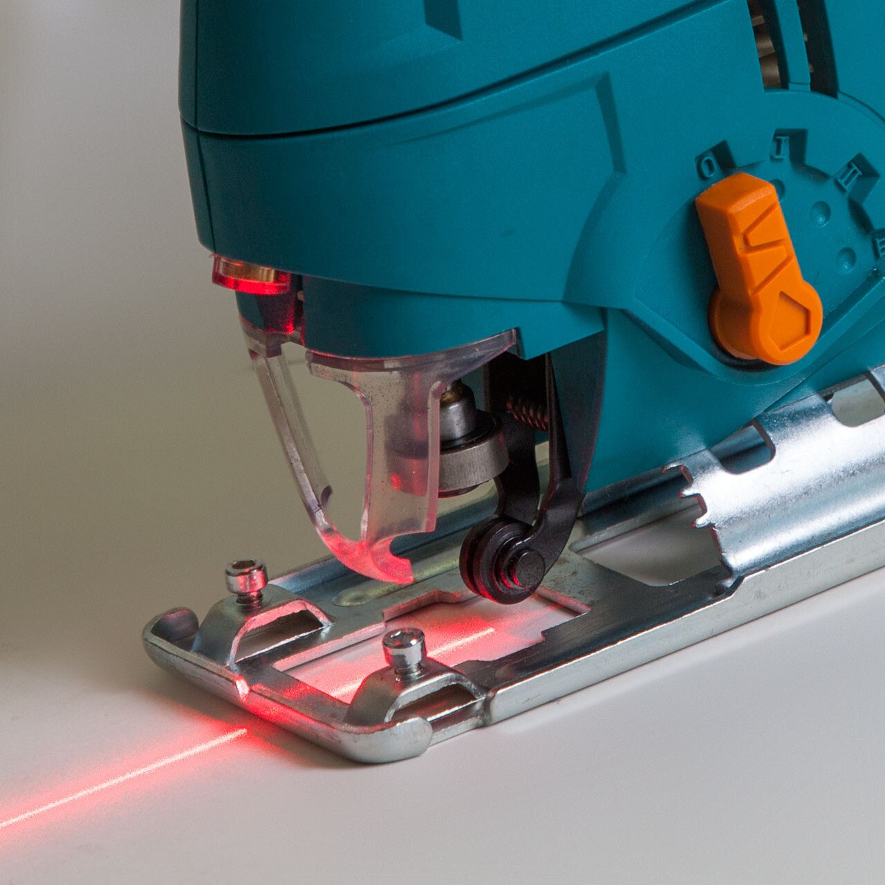 Fierastrau pendular 710W cu ghidaj laser Bort BPS-710u-QL - eMAG.ro