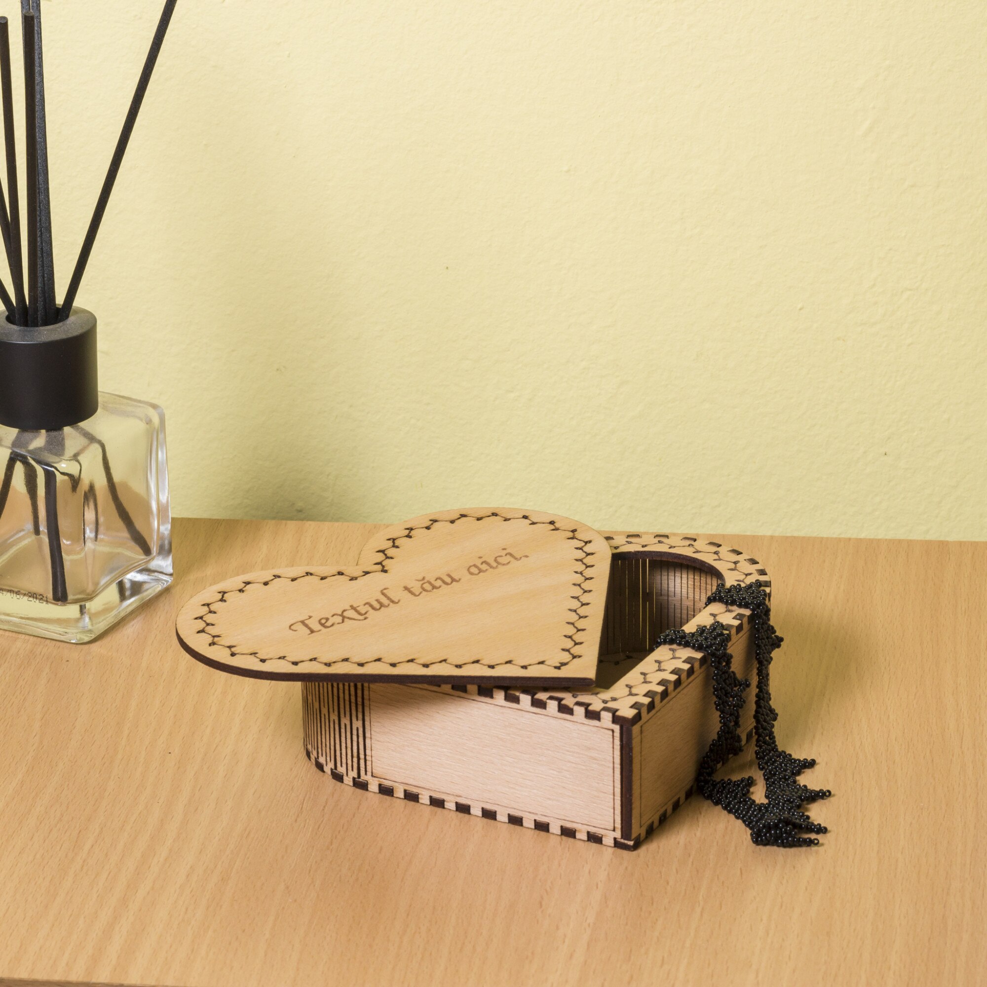Cutie in forma de inima din lemn 13.5x12x4 - eMAG.ro